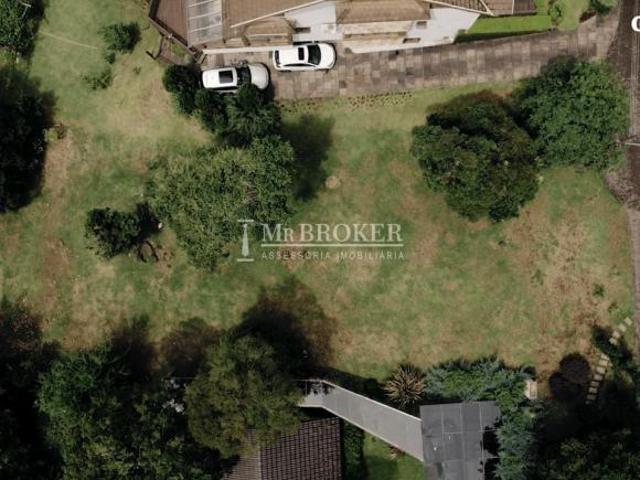LINDO TERRENO EM CONDOMINIO FECHADO DE GRAMADO