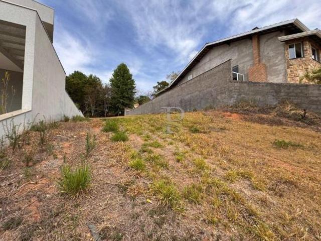 Lindo Terreno em Condomínio Fechado em Atibaia