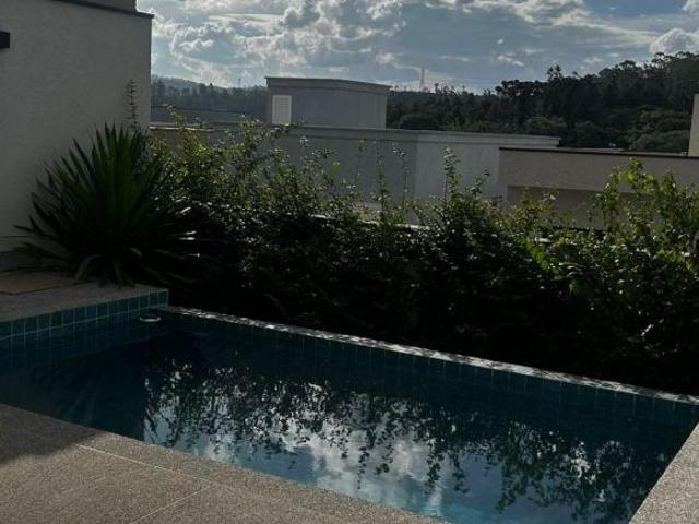 Lindo triplex no Portal dos Ipês