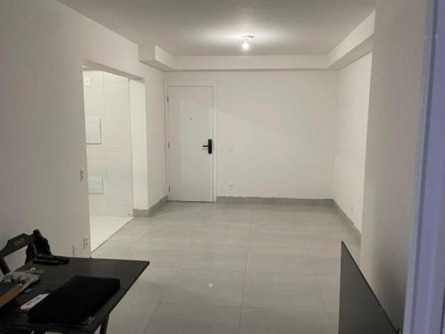 Lindo apartamento 69 metros 3 quartos sendo 1 suíte no condomínio Monumento SP