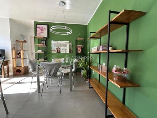 Lindo apartamento, 2 dormitórios,sacada e churrasqueira, móvel da cozinha e vaga de garagem