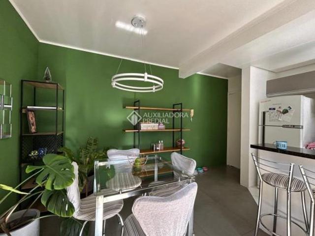 Lindo apartamento, 2 dormitórios,sacada e churrasqueira, móvel da cozinha e vaga de garagem