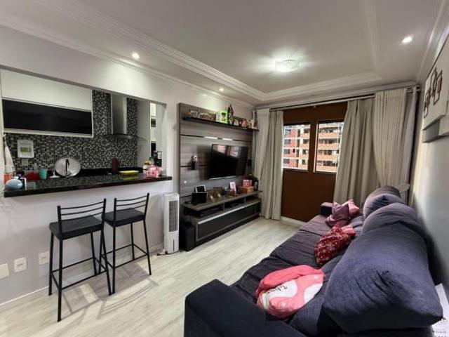 LINDO APARTAMENTO 2 QUARTOS COM SUÍTE REFORMADO