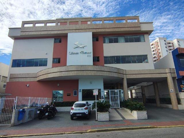 Lindo Apartamento 3 dormitórios com 1 suíte bairro Barreiros em São José
