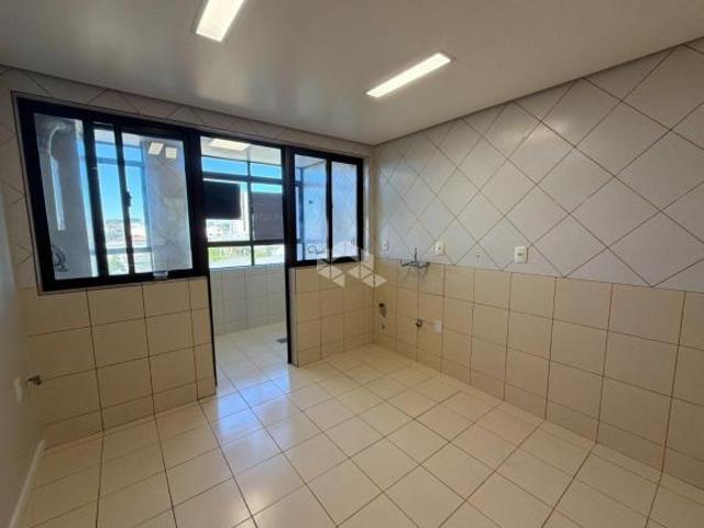 Lindo apartamento todo reformado com 3 dormitórios no Desvio Rizzo