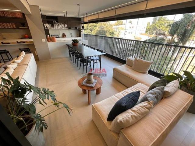 Lindo Apartamento a venda no Alto da Boa Vista, mobiliado e decorado