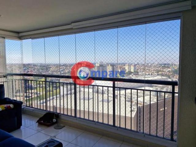 Lindo apartamento à venda, no 18° andar com vista livre, na região do Jardim Flor da Montanha, Guaru