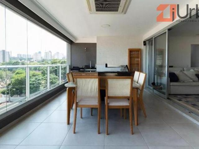 Lindo apartamento à venda com 121m², 2 vagas em Pinheiros próximo à estação Fradique Coutinho