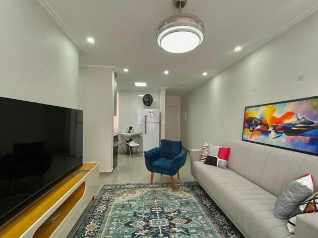 Lindo apartamento à venda com 3 quartos reformado na quadra da praia!