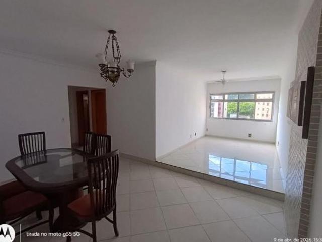 Lindo apartamento a 50 metros da praia com três dormitórios, uma suíte