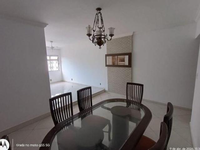 Lindo apartamento a 50 metros da praia com três dormitórios, uma suíte