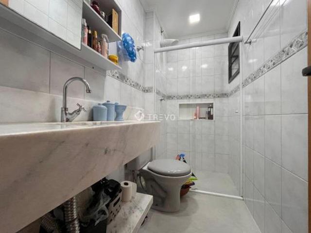 Lindo apartamento com 3 dormitórios com 2 vagas de garagem prédio frente mar