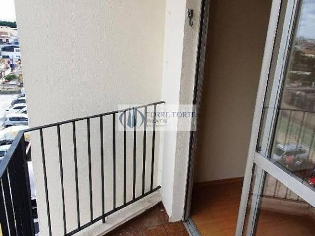 Lindo Apartamento com 3 dormitórios e Varanda na Vila Ema