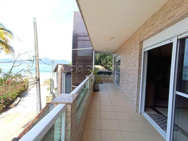 Lindo apartamento com 3 suítes e varanda gourmet, pertinho do mar, na praia da Enseada em Ubatuba!