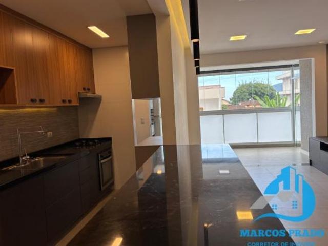 Lindo apartamento com 114 m2 decorado e mobiliado em alto padrão com 3 dormitórios e 2 vagas de gara
