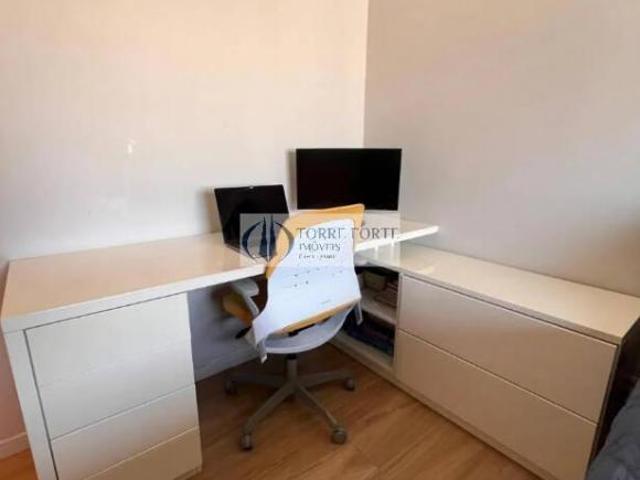Lindo apartamento com 2 dormitórios, varanda e 2 vagas no Parque Rebouças