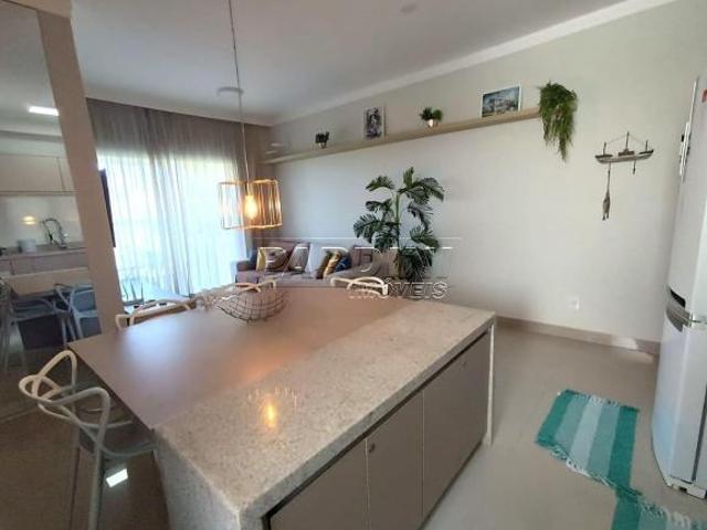 Lindo apartamento com 2 dormitórios e varanda gourmet, em condomínio com piscina, na praia das Tonin