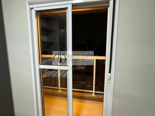 Lindo Apartamento com 2 dormitórios e Varanda na Vila Ema