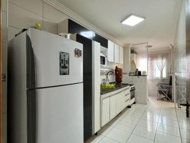 Lindo apartamento com 2 dormitóriose 2 suítes, 3 banheiros, Lazer do prédio: Piscina, Academia, Sal