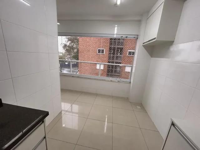 Lindo apartamento com 77 m², 2 dormitórios, varanda no Jd. Aquárius