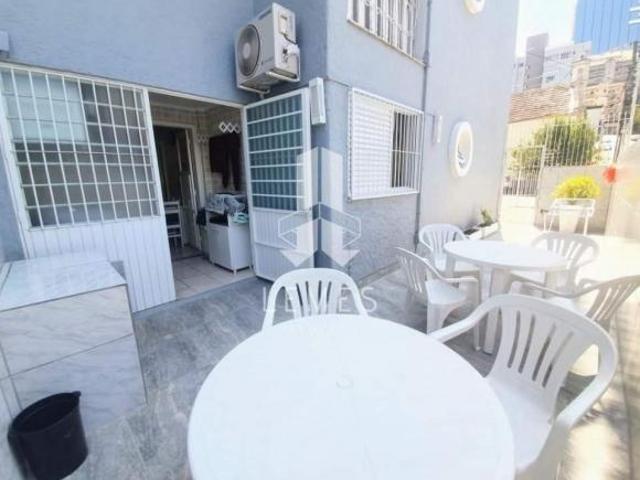 LINDO APARTAMENTO, COM ÓTIMA LOCALIZAÇÃO, COMPOSTO POR: 2 DORMITÓRIOS  COZ
