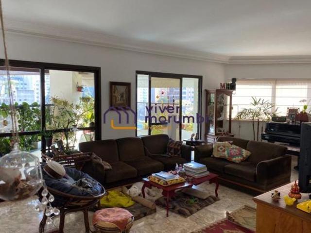 Lindo apartamento com piscina particular. Excelente localização!