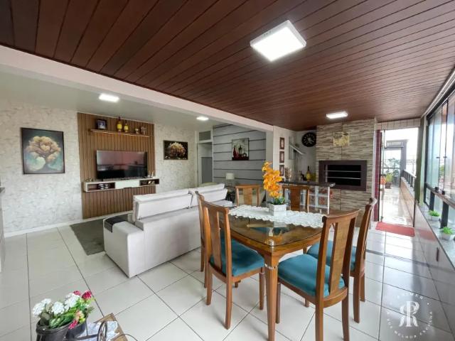 Lindo apartamento com terraço de 02 dormitórios no centro de Tramandaí