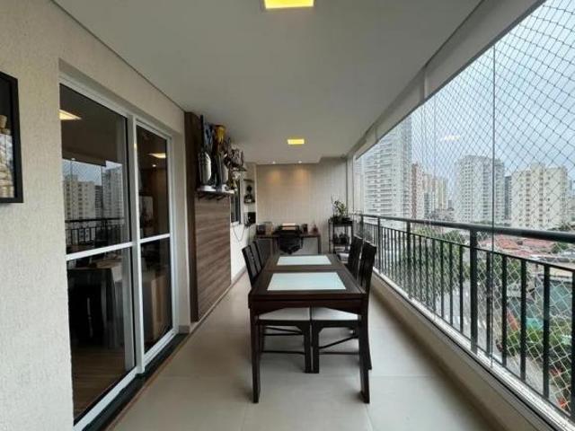 Lindo apartamento com varanda gourmet, 2 vagas de garagem e 1 depósito
