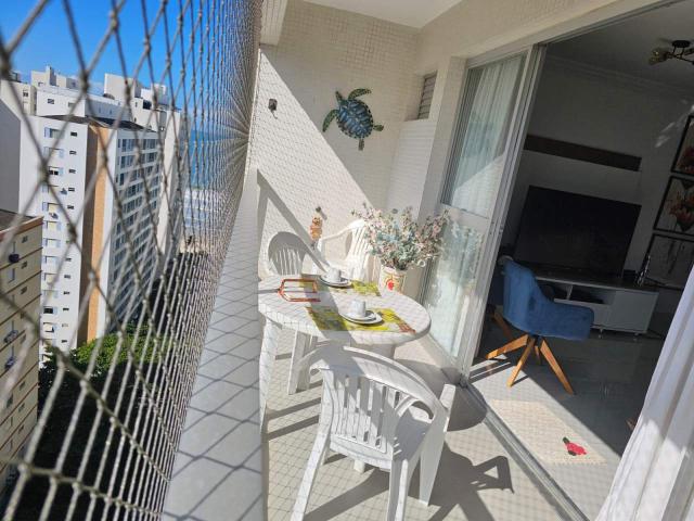 LINDO APARTAMENTO COM VISTA LATERAL PARA O MAR