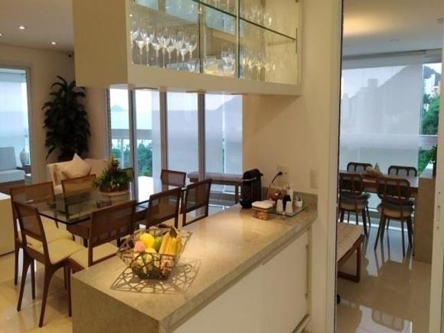 Lindo apartamento com vista total, sacada gourmet e lazer na Enseada