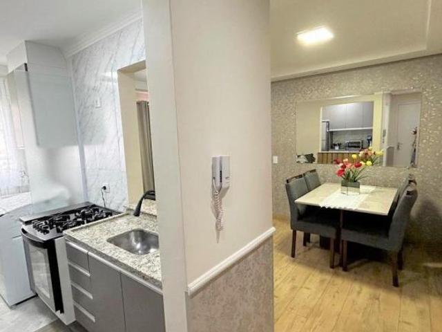 Lindo apartamento Cond Las Rocas, 2 dormitórios, armários, elevador, lazer