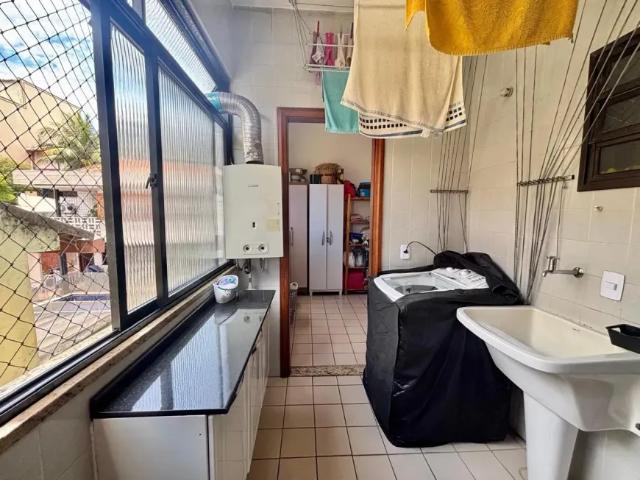 Lindo apartamento, claro, arejado e extremamente espaçoso, em localização privilegiada!