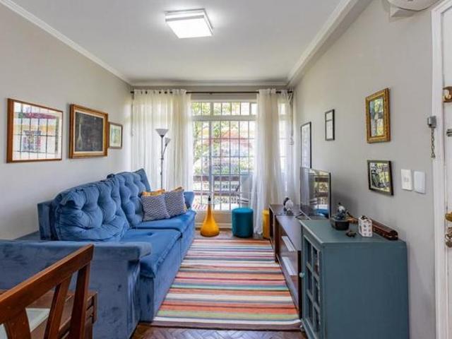 Lindo Apartamento de 70 m² com 2 quartos, 2 banheiros, área de serviço com 1 quarto e banheiro e 1