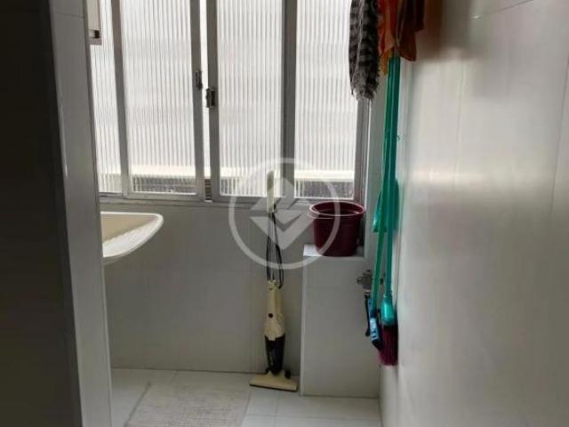 Lindo apartamento de 02 quartos, portaria 24 horas, elevador e pertinho da praia no cenário perfeito