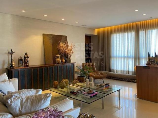 Lindo Apartamento de 270 m² na melhor avenida do bairro Vila da Serra