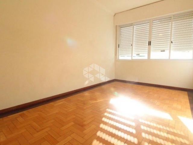 LINDO APARTAMENTO DE 2 QUARTOS COM SACADA NO MENINO DEUS