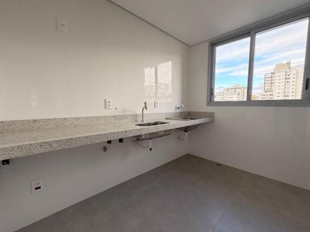 Lindo apartamento de três quartos com suíte e duas vagas no Santa Efigênia