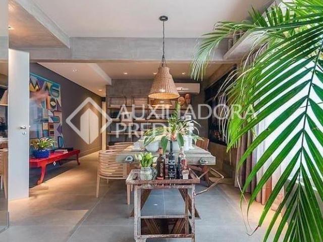 Lindo apartamento de alto padrão localizado no coração do bairro Menino Deus