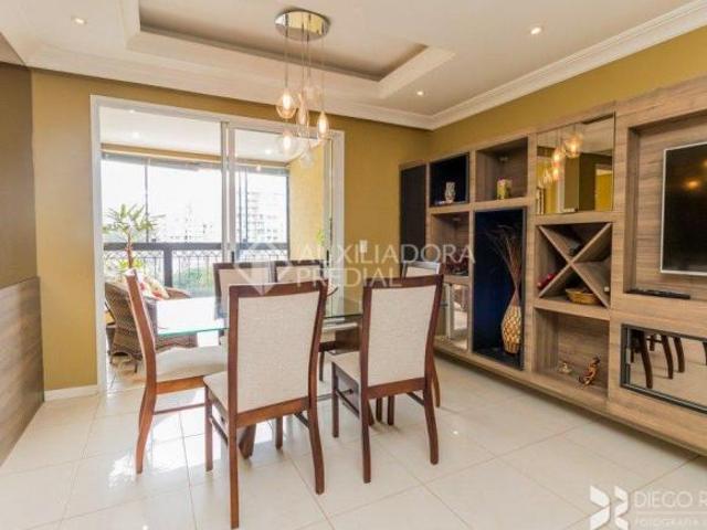Lindo apartamento, decorado, 3 dormitorios e 3 garagens