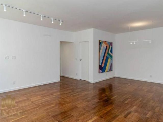 LINDO APARTAMENTO DUAS SUÍTES, REFORMADO