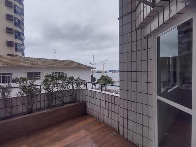 Lindo apartamento duplex na Ponta da Praia, frente mar