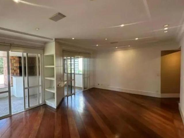 Lindo Apartamento em Vila Andrade com 213m²
