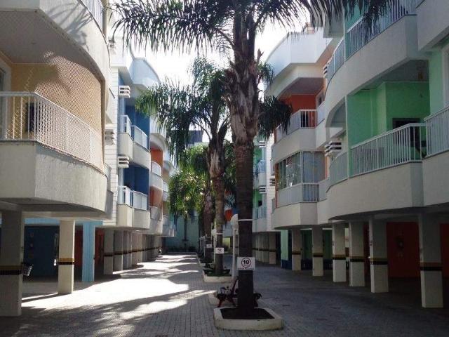 LINDO APARTAMENTO EM CONDOMINIO FECHADO