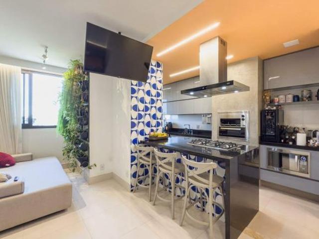 LINDO APARTAMENTO EM PRÉDIO NOVO! 2 QUARTOS 1 SUÍTE, 2 VAGAS E COBERTURA COLETIVA, À VENDA NA SQN