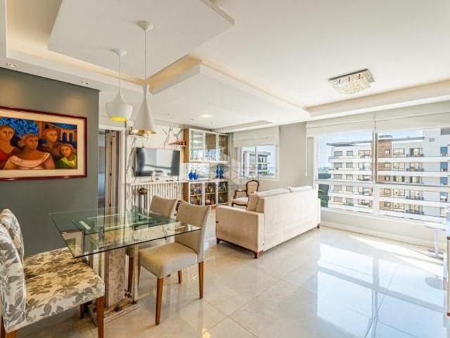 Lindo apartamento ensolarado, 2 dorm. no Bairro Tristeza