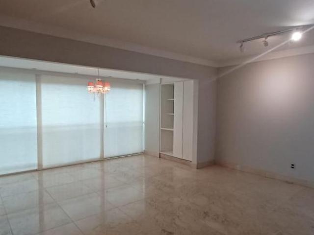 LINDO APARTAMENTO ”EXCELENTE LOCALIZAÇÃO”