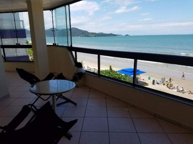 LINDO APARTAMENTO FRENTE MAR EM MEIA PRAIA EM ITAPEMA SC