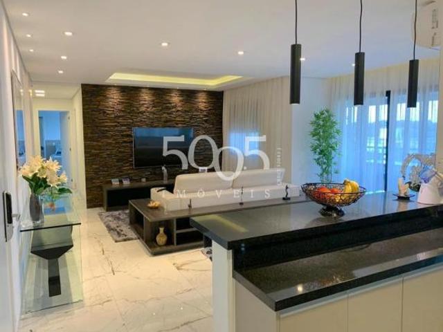 Lindo apartamento mobiliado à venda no Edifício City Parque com 130m2. Com sala 2 ambientes, varanda