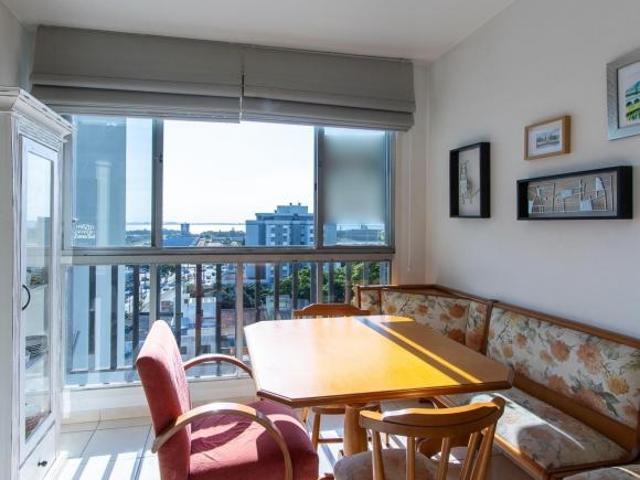 Lindo apartamento mobiliado, andar alto com vista para o Rio, 2 quartos Bairro