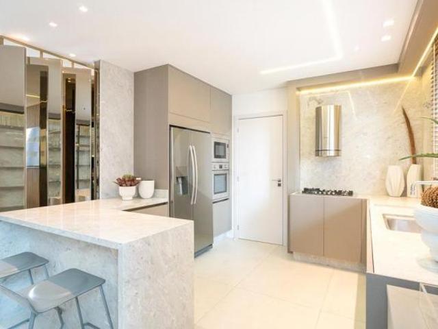 LINDO APARTAMENTO NO AGUA VERDE COM UMA OTIMA LOCALIDADE